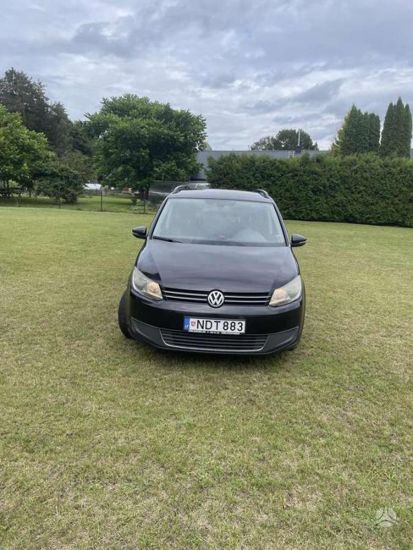 Volkswagen Touran 2012 Kauņa vietnē Melns Volkswagen Touran 2012 Kauņa, ar dzinēja tilpumu 1.60 L un nobraukumu 390 tūkst. km par 4350 €, foto 3 vietnē AUTOMOTO.COM.LV