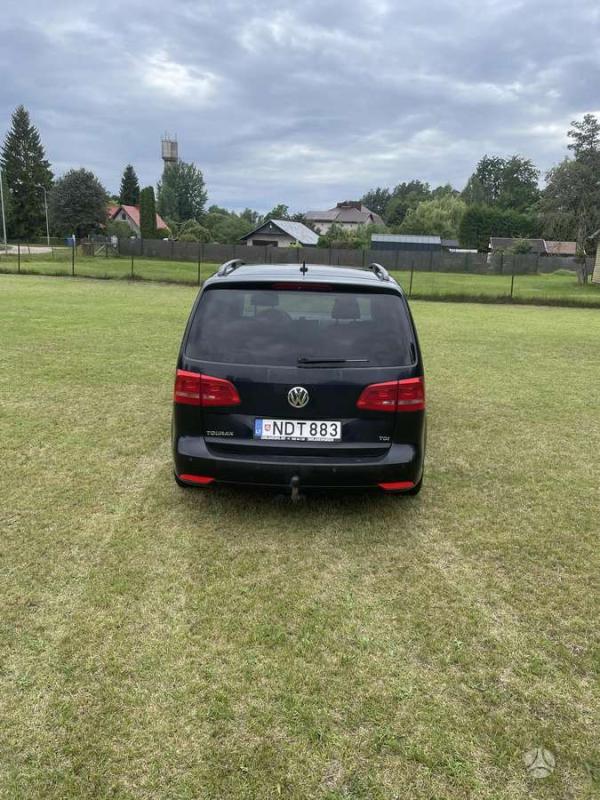 Volkswagen Touran 2012 Kauņa vietnē Melns Volkswagen Touran 2012 Kauņa, ar dzinēja tilpumu 1.60 L un nobraukumu 390 tūkst. km par 4350 €, foto 6 vietnē AUTOMOTO.COM.LV