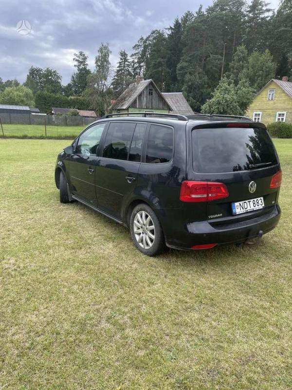 Volkswagen Touran 2012 Kauņa vietnē Melns Volkswagen Touran 2012 Kauņa, ar dzinēja tilpumu 1.60 L un nobraukumu 390 tūkst. km par 4350 €, foto 7 vietnē AUTOMOTO.COM.LV