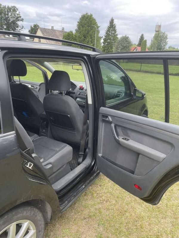 Volkswagen Touran 2012 Kauņa vietnē Melns Volkswagen Touran 2012 Kauņa, ar dzinēja tilpumu 1.60 L un nobraukumu 390 tūkst. km par 4350 €, foto 11 vietnē AUTOMOTO.COM.LV
