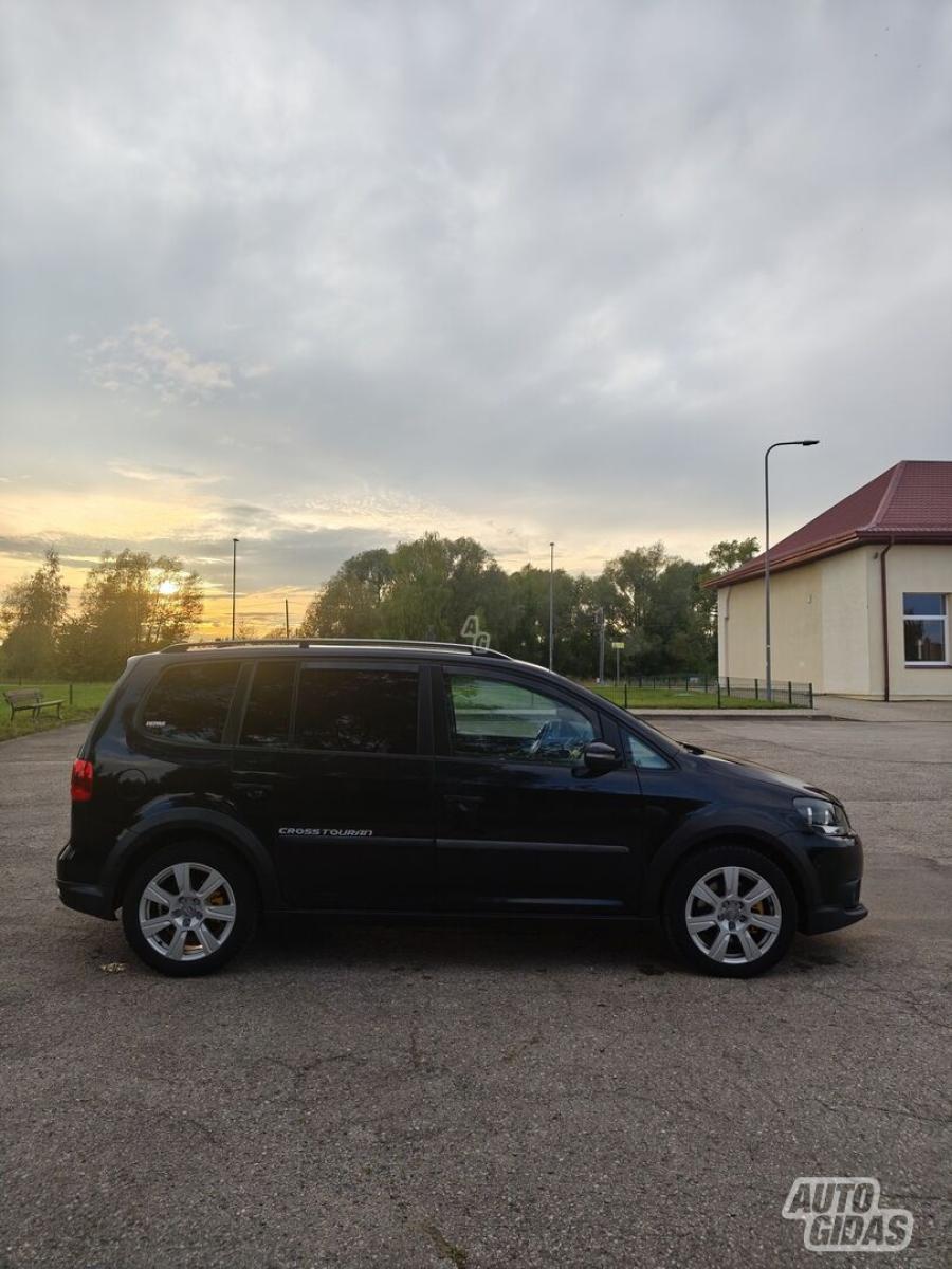 Melns Volkswagen Touran 2012 Joniškis, ar dzinēja tilpumu 2.00 L un nobraukumu 284 tūkst. km par 5400 €, foto 5 vietnē AUTOMOTO.COM.LV