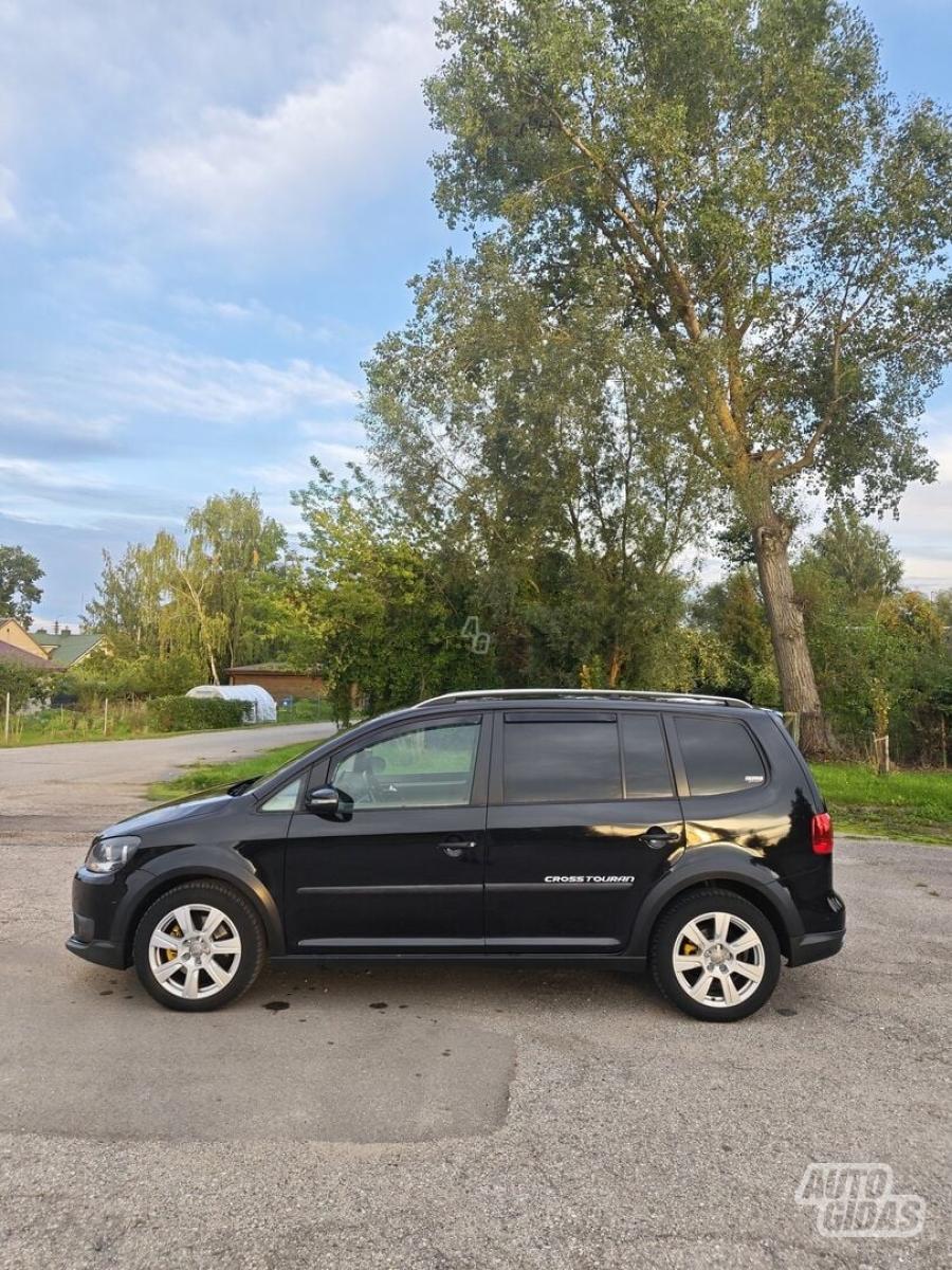Melns Volkswagen Touran 2012 Joniškis, ar dzinēja tilpumu 2.00 L un nobraukumu 284 tūkst. km par 5400 €, foto 9 vietnē AUTOMOTO.COM.LV