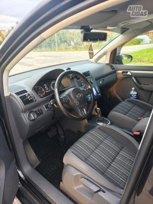 Melns Volkswagen Touran 2012 Joniškis, ar dzinēja tilpumu 2.00 L un nobraukumu 284 tūkst. km par 5400 €, foto 10 vietnē AUTOMOTO.COM.LV