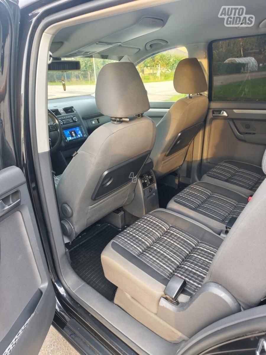 Melns Volkswagen Touran 2012 Joniškis, ar dzinēja tilpumu 2.00 L un nobraukumu 284 tūkst. km par 5400 €, foto 12 vietnē AUTOMOTO.COM.LV