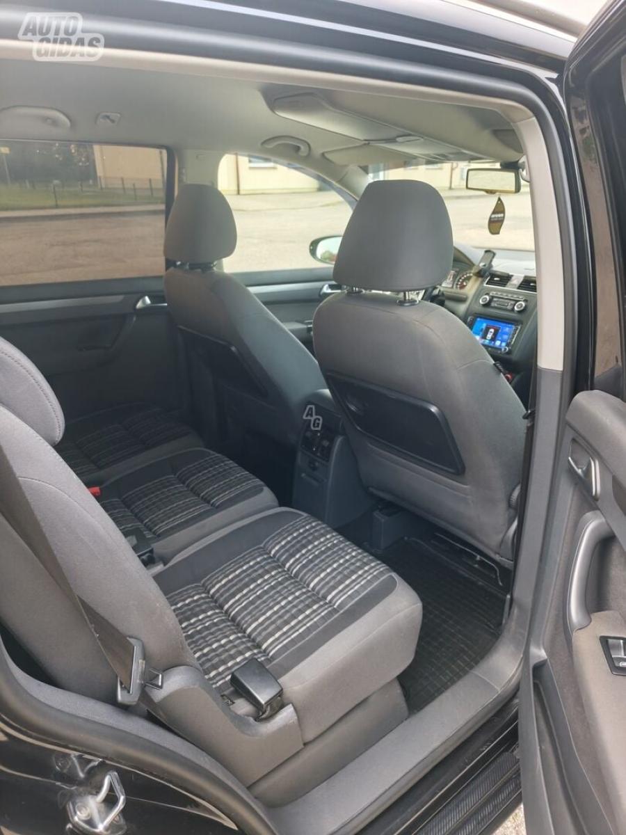 Melns Volkswagen Touran 2012 Joniškis, ar dzinēja tilpumu 2.00 L un nobraukumu 284 tūkst. km par 5400 €, foto 13 vietnē AUTOMOTO.COM.LV