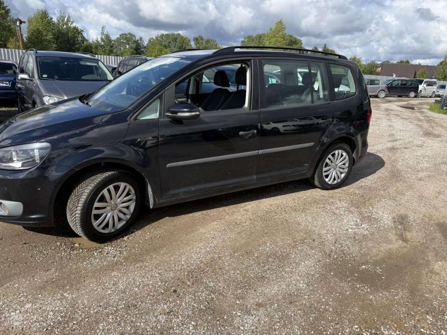Melns Volkswagen Touran 2012 Jurbarkas, ar dzinēja tilpumu 1.97 L un nobraukumu 220 tūkst. km par 4990 €, foto 28 vietnē AUTOMOTO.COM.LV