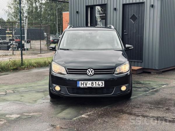 Black Volkswagen Touran 2012 in Riga, with an engine capacity of 2.00 L and mileage of 267 thousand km for 4990 €, photo 4 on AUTOMOTO.COM.LV