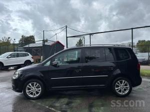 Melns Volkswagen Touran 2012 Rīga, ar dzinēja tilpumu 2.00 L un nobraukumu 267 tūkst. km par 4990 €, foto 5 vietnē AUTOMOTO.COM.LV