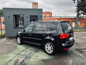 Melns Volkswagen Touran 2012 Rīga, ar dzinēja tilpumu 2.00 L un nobraukumu 267 tūkst. km par 4990 €, foto 7 vietnē AUTOMOTO.COM.LV