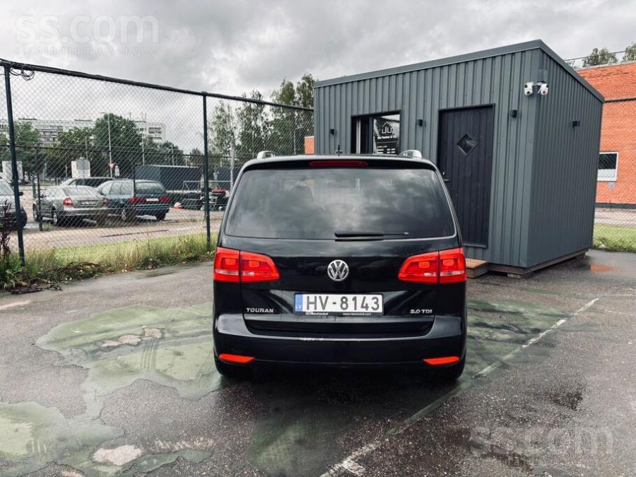 Melns Volkswagen Touran 2012 Rīga, ar dzinēja tilpumu 2.00 L un nobraukumu 267 tūkst. km par 4990 €, foto 12 vietnē AUTOMOTO.COM.LV