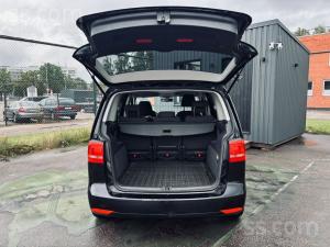 Melns Volkswagen Touran 2012 Rīga, ar dzinēja tilpumu 2.00 L un nobraukumu 267 tūkst. km par 4990 €, foto 13 vietnē AUTOMOTO.COM.LV