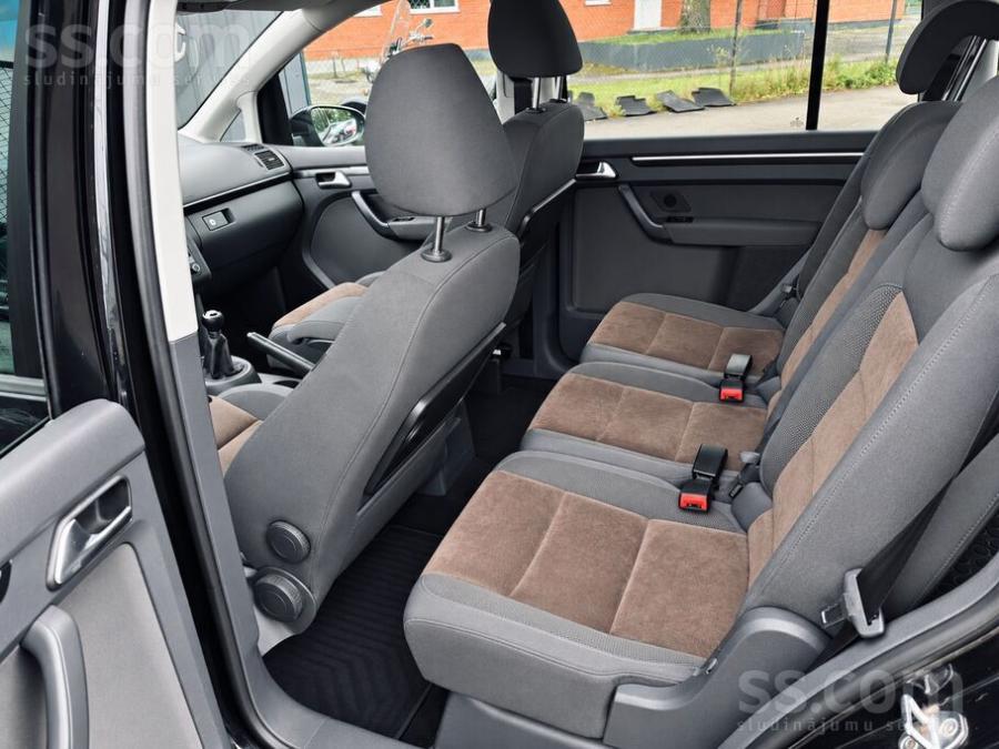 Melns Volkswagen Touran 2012 Rīga, ar dzinēja tilpumu 2.00 L un nobraukumu 267 tūkst. km par 4990 €, foto 14 vietnē AUTOMOTO.COM.LV