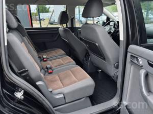 Melns Volkswagen Touran 2012 Rīga, ar dzinēja tilpumu 2.00 L un nobraukumu 267 tūkst. km par 4990 €, foto 15 vietnē AUTOMOTO.COM.LV