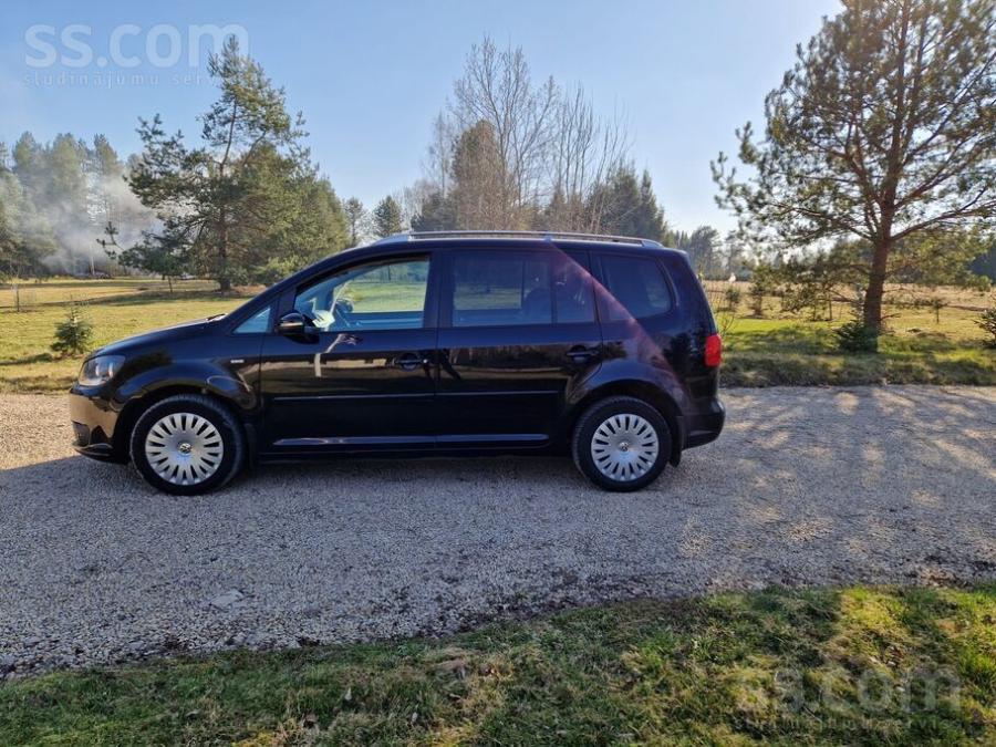 Black Volkswagen Touran 2013 in Riga, with an engine capacity of 1.60 L and mileage of 248 thousand km for 5000 €, photo 10 on AUTOMOTO.COM.LV