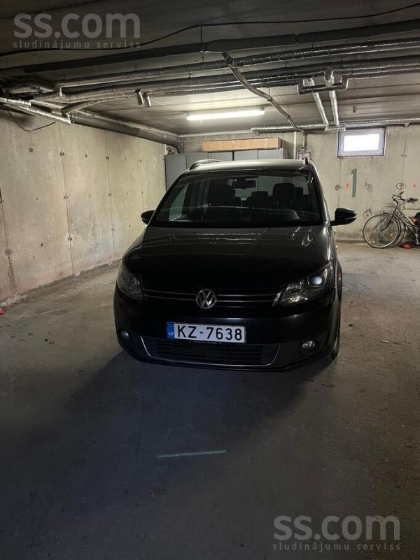 Melns Volkswagen Touran 2013 Rīga, ar dzinēja tilpumu 2.00 L un nobraukumu 321 tūkst. km par 6499 €, foto 1 vietnē AUTOMOTO.COM.LV
