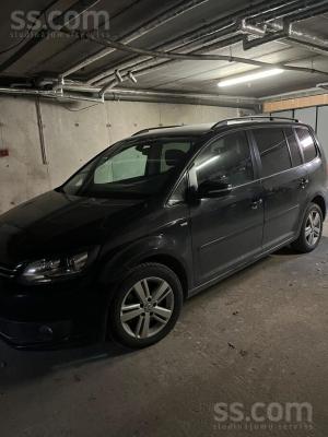 Black Volkswagen Touran 2013 in Riga, with an engine capacity of 2.00 L and mileage of 321 thousand km for 6499 €, photo 2 on AUTOMOTO.COM.LV