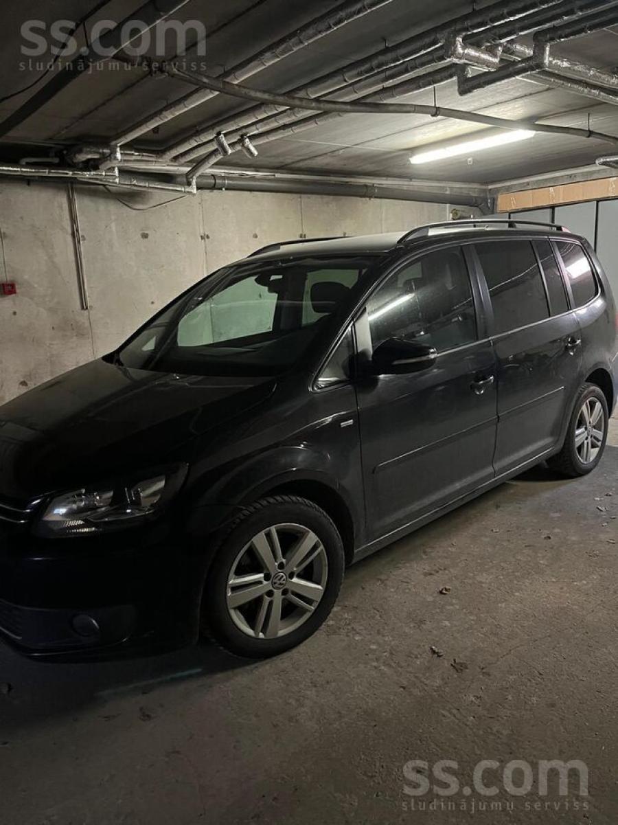 Black Volkswagen Touran 2013 in Riga, with an engine capacity of 2.00 L and mileage of 321 thousand km for 6499 €, photo 2 on AUTOMOTO.COM.LV