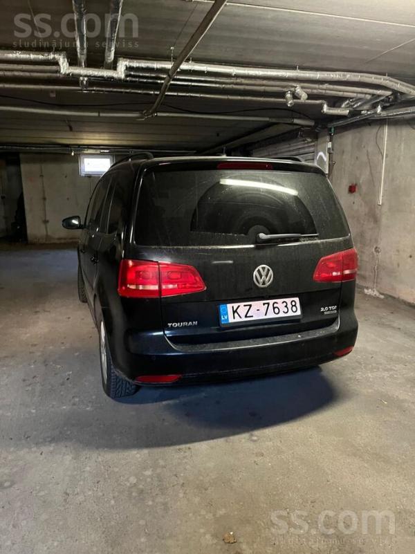Melns Volkswagen Touran 2013 Rīga, ar dzinēja tilpumu 2.00 L un nobraukumu 321 tūkst. km par 6499 €, foto 3 vietnē AUTOMOTO.COM.LV
