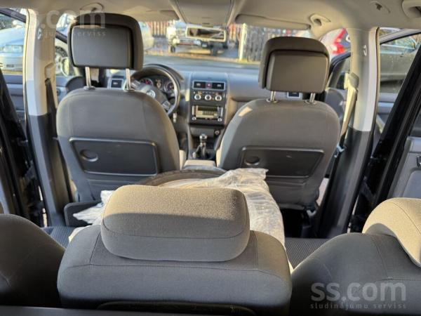 Melns Volkswagen Touran 2013 Rīga, ar dzinēja tilpumu 1.40 L un nobraukumu 225 tūkst. km par 7700 €, foto 9 vietnē AUTOMOTO.COM.LV