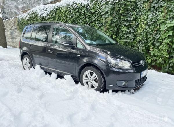 Melns Volkswagen Touran 2013 Rīga, ar dzinēja tilpumu 2.00 L un nobraukumu 321 tūkst. km par 6499 €, foto 1 vietnē AUTOMOTO.COM.LV