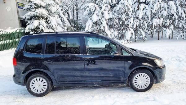 Melns Volkswagen Touran 2013 Viļņa, ar dzinēja tilpumu 1.40 L un nobraukumu 239 tūkst. km par 6900 €, foto 5 vietnē AUTOMOTO.COM.LV