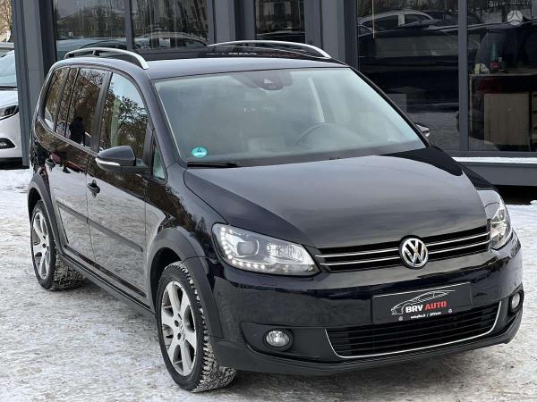 Melns Volkswagen Touran 2013 Kėdainiai, ar dzinēja tilpumu 1.97 L un nobraukumu 237 tūkst. km par 8450 €, foto 4 vietnē AUTOMOTO.COM.LV