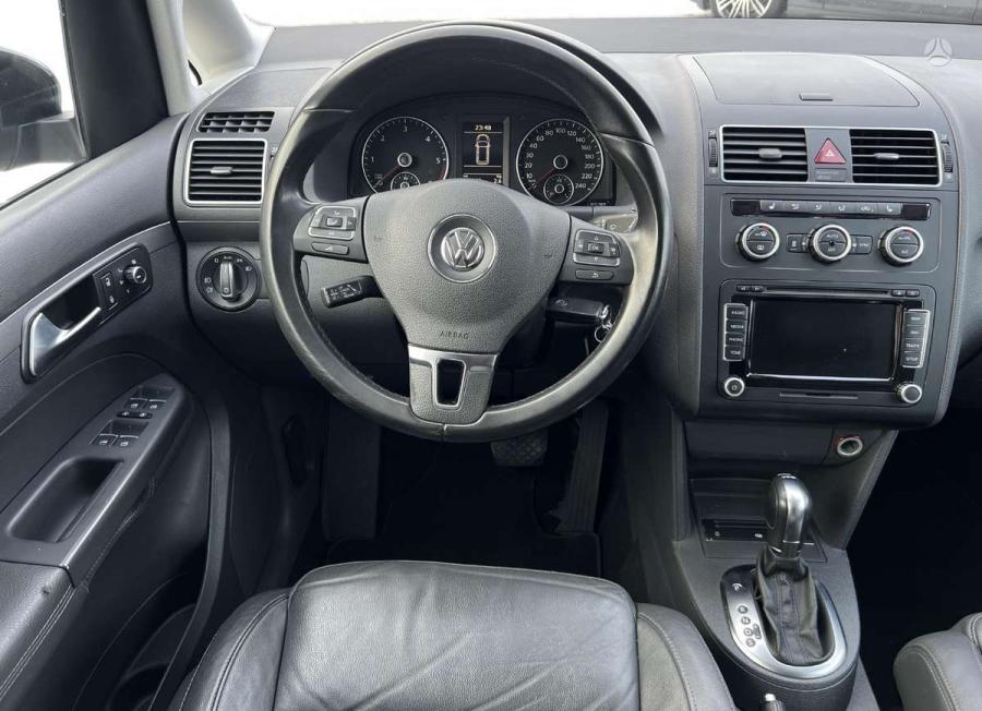 Melns Volkswagen Touran 2013 Kėdainiai, ar dzinēja tilpumu 1.97 L un nobraukumu 237 tūkst. km par 8450 €, foto 28 vietnē AUTOMOTO.COM.LV