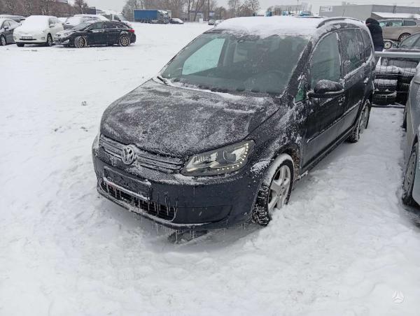 Черный Фольксваген Туран 2013 в Мариямполе, объемом двигателя 1.60 л и пробегом 260 тыс. км за 3650 €, фото 1 на AUTOMOTO.COM.LV