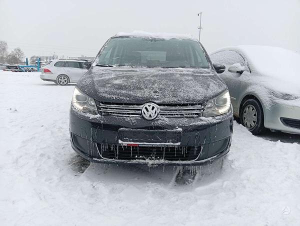 Черный Фольксваген Туран 2013 в Мариямполе, объемом двигателя 1.60 л и пробегом 260 тыс. км за 3650 €, фото 2 на AUTOMOTO.COM.LV