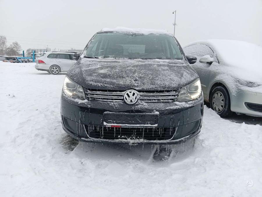 Черный Фольксваген Туран 2013 в Мариямполе, объемом двигателя 1.60 л и пробегом 260 тыс. км за 3650 €, фото 2 на AUTOMOTO.COM.LV