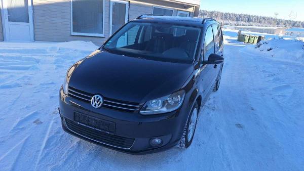 Melns Volkswagen Touran 2013 Viļņa, ar dzinēja tilpumu 1.60 L un nobraukumu 272 tūkst. km par 5950 €, foto 2 vietnē AUTOMOTO.COM.LV