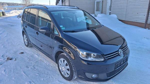 Melns Volkswagen Touran 2013 Viļņa, ar dzinēja tilpumu 1.60 L un nobraukumu 272 tūkst. km par 5950 €, foto 4 vietnē AUTOMOTO.COM.LV