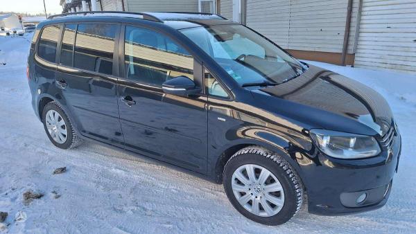 Melns Volkswagen Touran 2013 Viļņa, ar dzinēja tilpumu 1.60 L un nobraukumu 272 tūkst. km par 5950 €, foto 5 vietnē AUTOMOTO.COM.LV