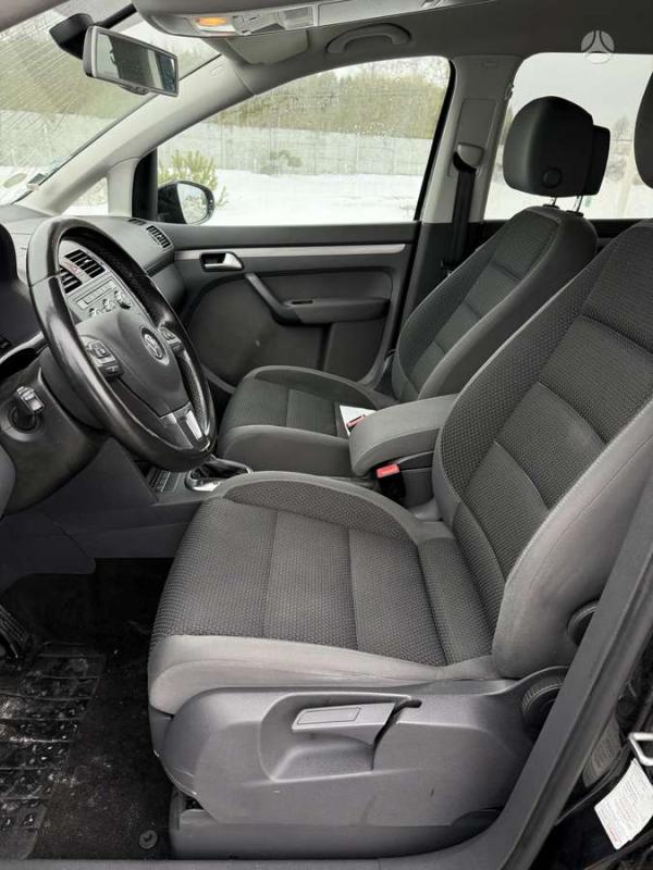 Black Volkswagen Touran 2013 in Taurage, with an engine capacity of 1.60 L and mileage of 260 thousand km for 5600 €, photo 11 on AUTOMOTO.COM.LV