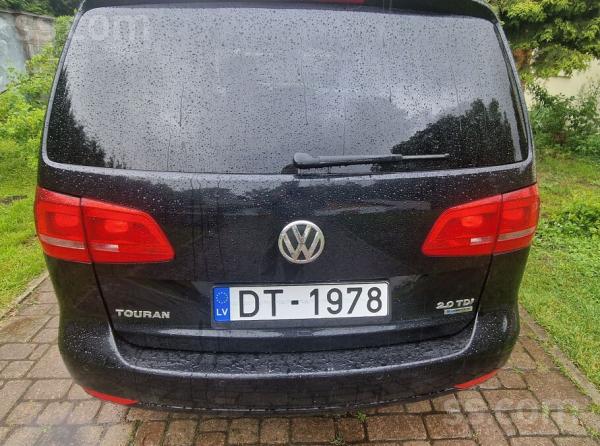 Black Volkswagen Touran 2013 in Riga, with an engine capacity of 2.00 L and mileage of 320 thousand km for 5500 €, photo 3 on AUTOMOTO.COM.LV