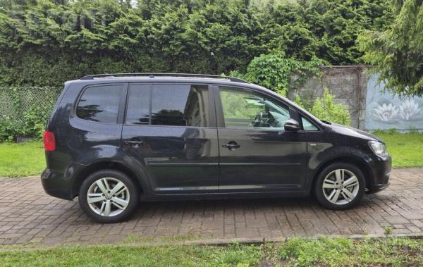 Black Volkswagen Touran 2013 in Riga, with an engine capacity of 2.00 L and mileage of 320 thousand km for 5500 €, photo 6 on AUTOMOTO.COM.LV