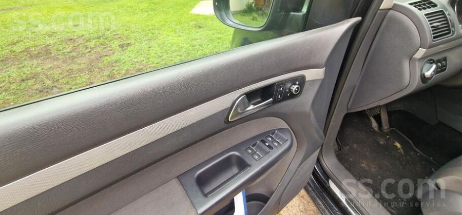 Melns Volkswagen Touran 2013 Rīga, ar dzinēja tilpumu 2.00 L un nobraukumu 320 tūkst. km par 5500 €, foto 15 vietnē AUTOMOTO.COM.LV