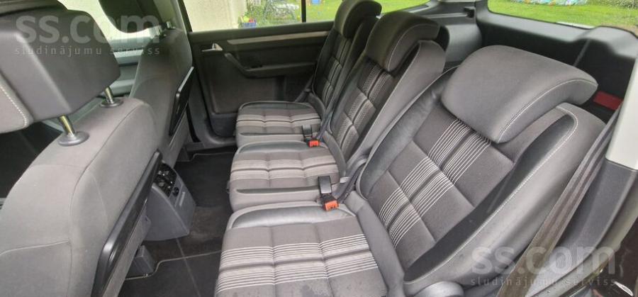 Melns Volkswagen Touran 2013 Rīga, ar dzinēja tilpumu 2.00 L un nobraukumu 320 tūkst. km par 5500 €, foto 19 vietnē AUTOMOTO.COM.LV