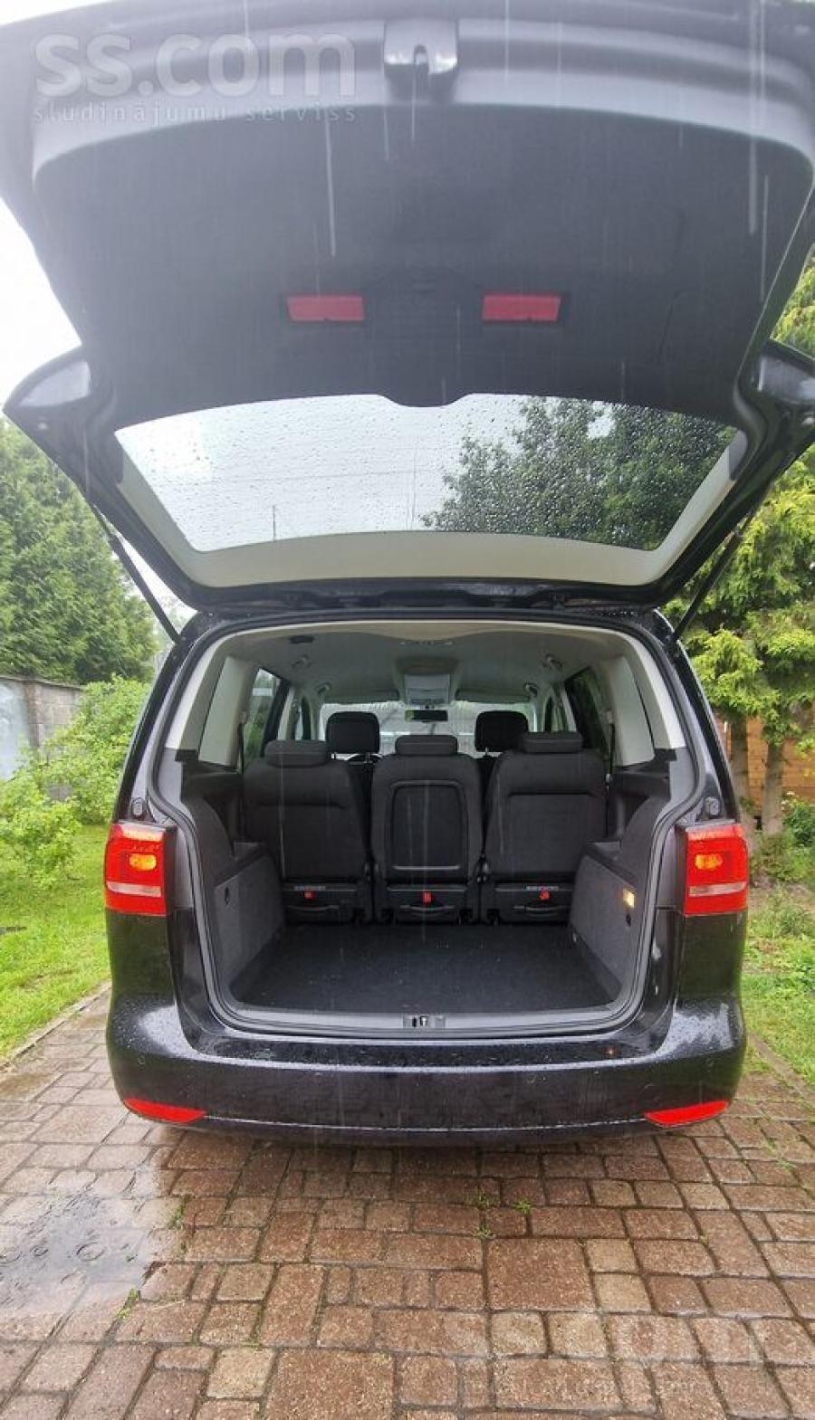 Melns Volkswagen Touran 2013 Rīga, ar dzinēja tilpumu 2.00 L un nobraukumu 320 tūkst. km par 5500 €, foto 23 vietnē AUTOMOTO.COM.LV