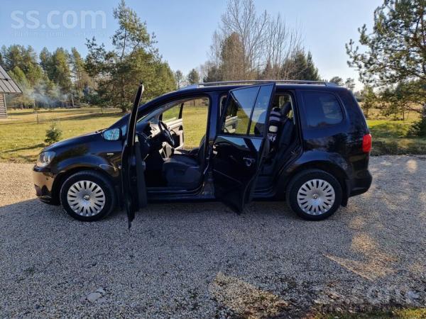 Black Volkswagen Touran 2013 in Riga, with an engine capacity of 1.60 L and mileage of 253 thousand km for 5200 €, photo 2 on AUTOMOTO.COM.LV