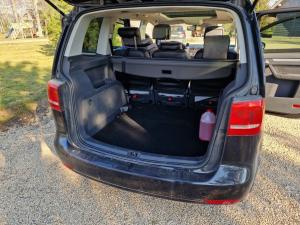 Melns Volkswagen Touran 2013 Rīga, ar dzinēja tilpumu 1.60 L un nobraukumu 253 tūkst. km par 5200 €, foto 5 vietnē AUTOMOTO.COM.LV