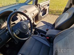 Melns Volkswagen Touran 2013 Rīga, ar dzinēja tilpumu 1.60 L un nobraukumu 253 tūkst. km par 5200 €, foto 6 vietnē AUTOMOTO.COM.LV