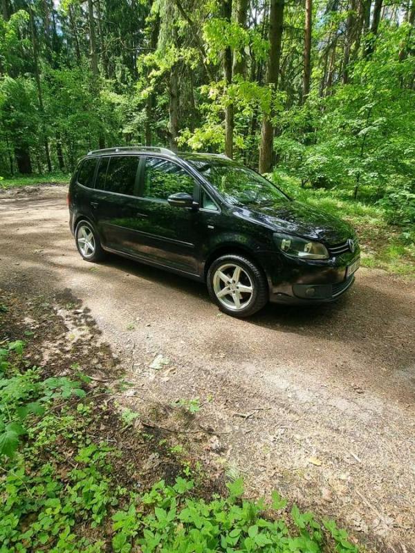 Melns Volkswagen Touran 2013 Kauņa, ar dzinēja tilpumu 1.39 L un nobraukumu 234 tūkst. km par 5100 €, foto 2 vietnē AUTOMOTO.COM.LV