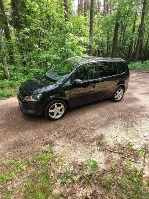 Melns Volkswagen Touran 2013 Kauņa, ar dzinēja tilpumu 1.39 L un nobraukumu 234 tūkst. km par 5100 €, foto 4 vietnē AUTOMOTO.COM.LV