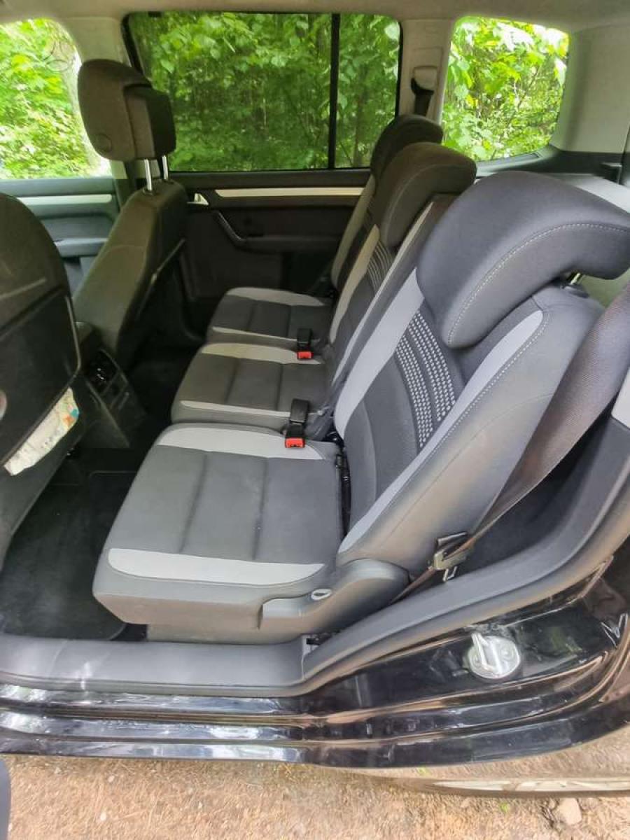 Melns Volkswagen Touran 2013 Kauņa, ar dzinēja tilpumu 1.39 L un nobraukumu 234 tūkst. km par 5100 €, foto 5 vietnē AUTOMOTO.COM.LV