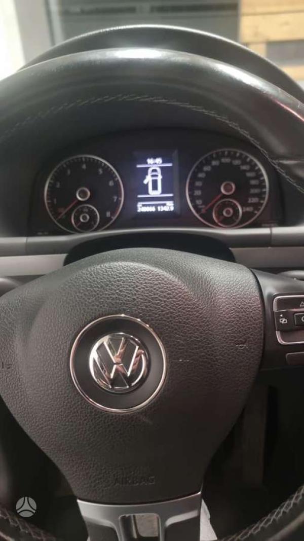 Melns Volkswagen Touran 2013 Kauņa, ar dzinēja tilpumu 1.39 L un nobraukumu 234 tūkst. km par 5100 €, foto 6 vietnē AUTOMOTO.COM.LV