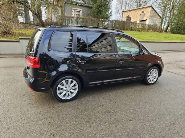 Black Volkswagen Touran 2013 in Jekabpils, with an engine capacity of 1.60 L and mileage of 274 thousand km for 6690 €, photo 4 on AUTOMOTO.COM.LV