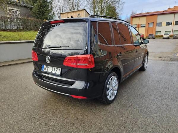 Black Volkswagen Touran 2013 in Jekabpils, with an engine capacity of 1.60 L and mileage of 274 thousand km for 6690 €, photo 5 on AUTOMOTO.COM.LV