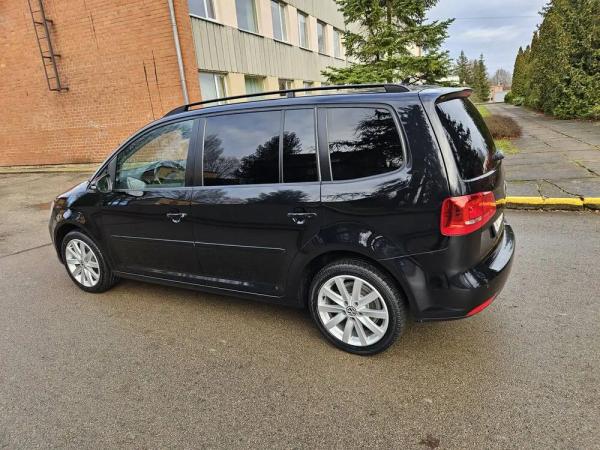 Black Volkswagen Touran 2013 in Jekabpils, with an engine capacity of 1.60 L and mileage of 274 thousand km for 6690 €, photo 8 on AUTOMOTO.COM.LV