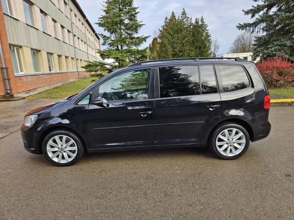 Black Volkswagen Touran 2013 in Jekabpils, with an engine capacity of 1.60 L and mileage of 274 thousand km for 6690 €, photo 9 on AUTOMOTO.COM.LV